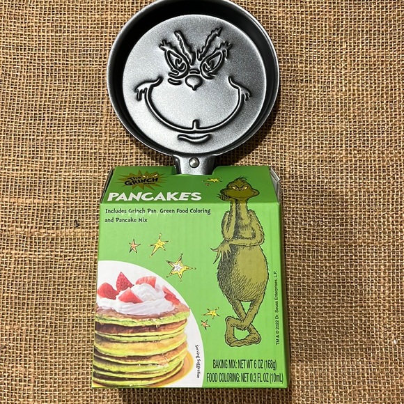 Dr. Seuss | Kitchen | New The Grinch Pancakes Set | Poshmark
